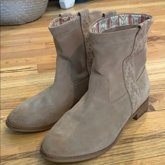 Toms | Shoes | Toms Suede Boot 7 | Poshmark